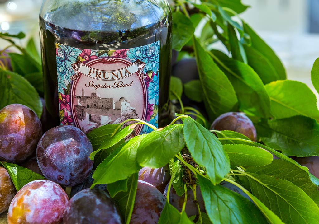 Prunia plum & herb liqueur